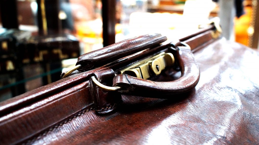 Victorian Leather Kit Bag – Clubhouse Interiors Ltd