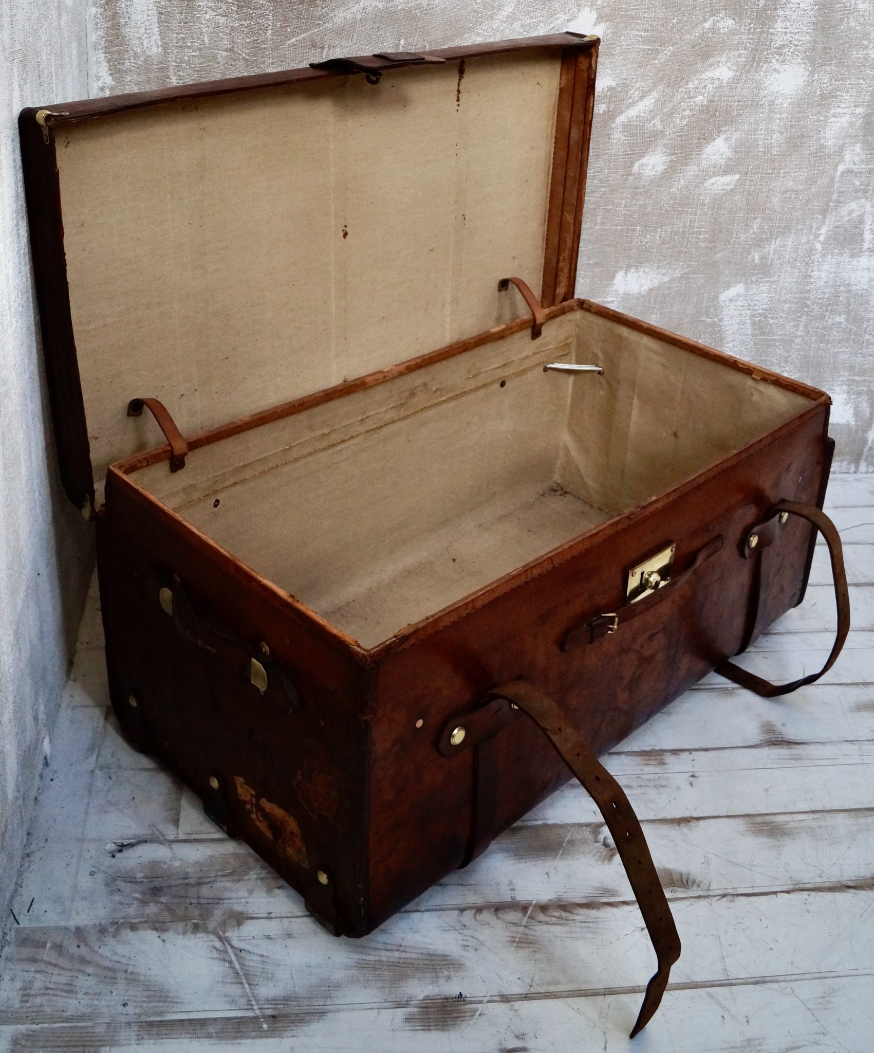 Vintage Drew & Sons Oversized Trunk (SOLD) – Clubhouse Interiors Ltd