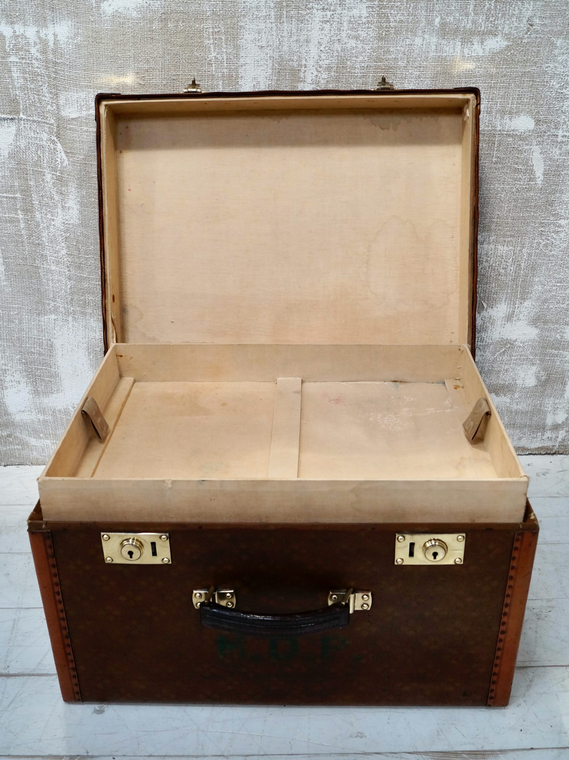 Antique Aux Etats Unis Hat Trunk (SOLD) – Clubhouse Interiors Ltd